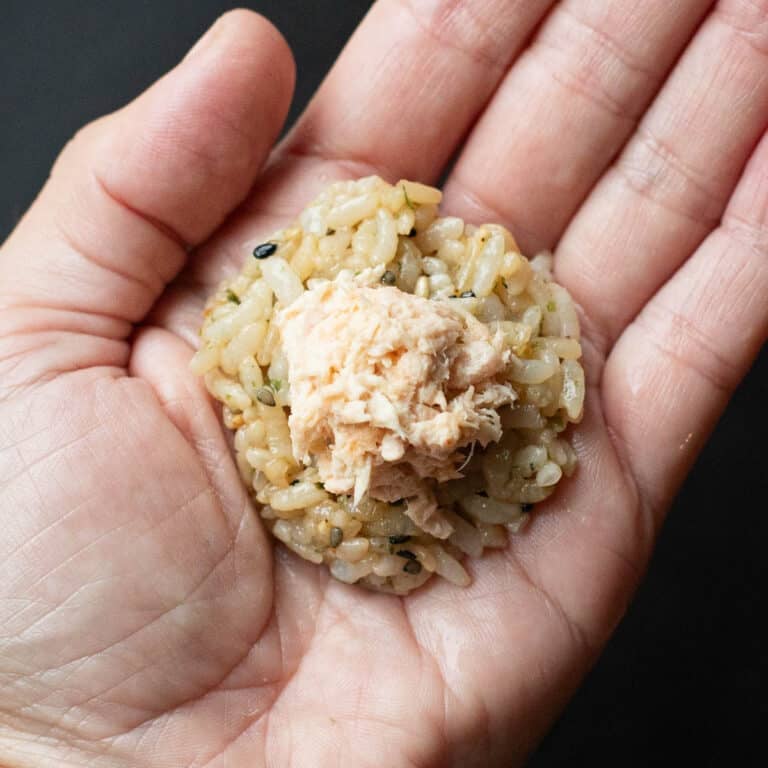 Easy Korean Rice Ball Recipe (How to Make Jumeokbap)