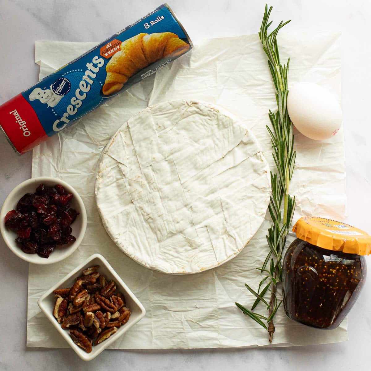 Holiday Baked Brie Fig Jam Wreath with Crescent Rolls